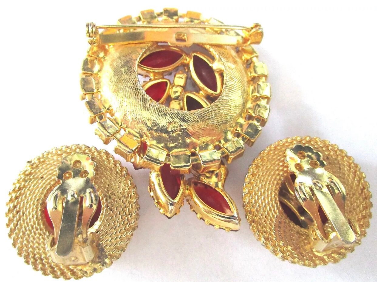 Red Rhinestone Gems & Golden Mesh Vintage Pin and Earrings Set