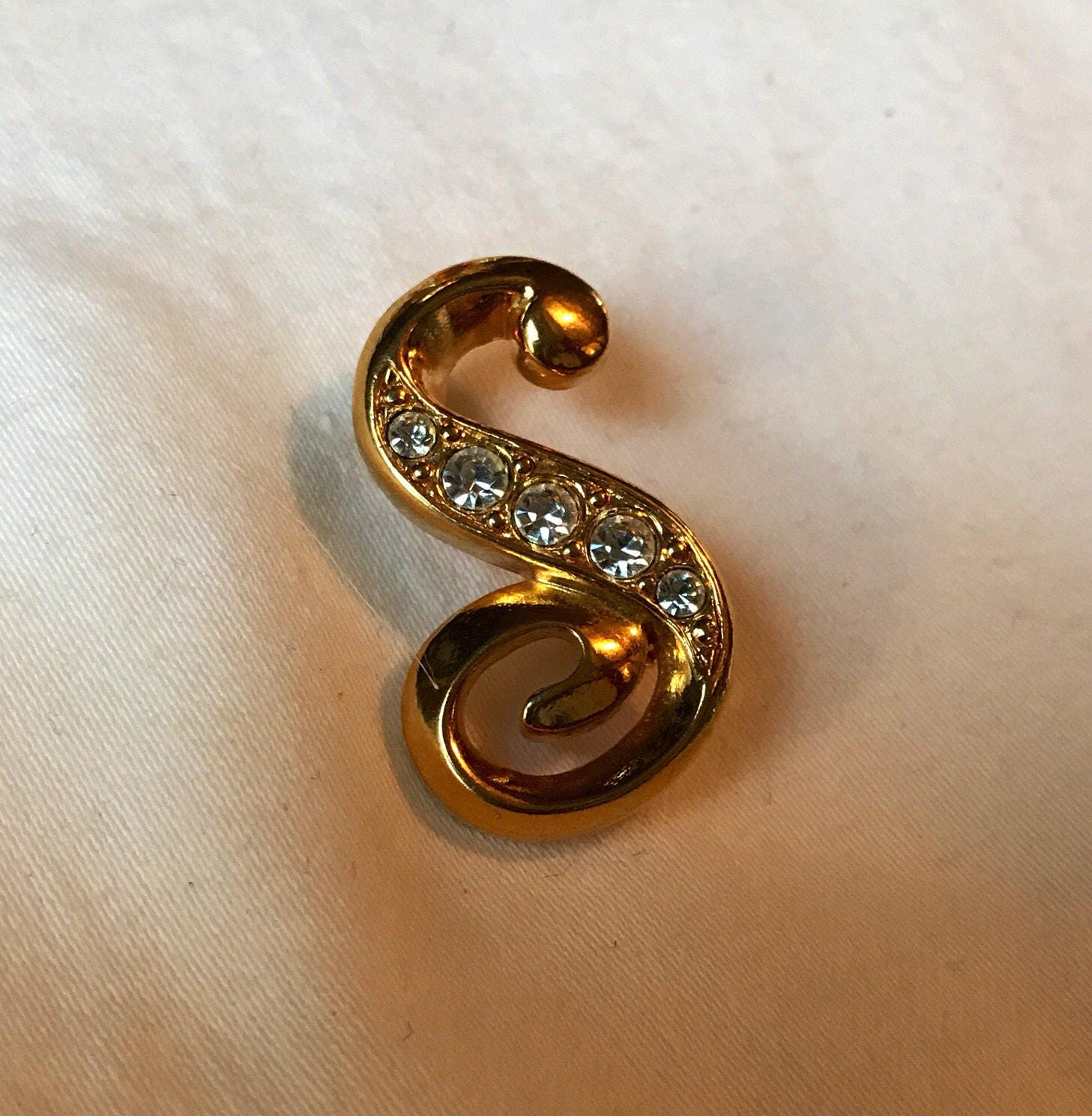 Small Avon Rhinestone Goldtone Letter S initial Monogram Brooch Scatter Pin