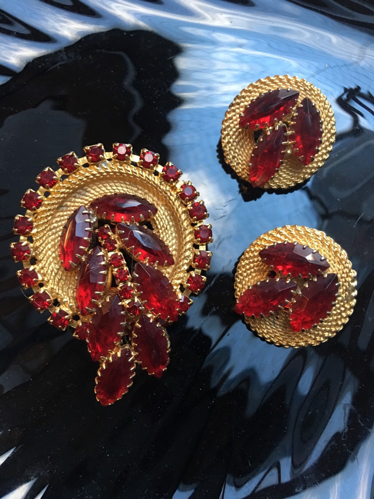 Red Rhinestone Gems & Golden Mesh Vintage Pin and Earrings Set