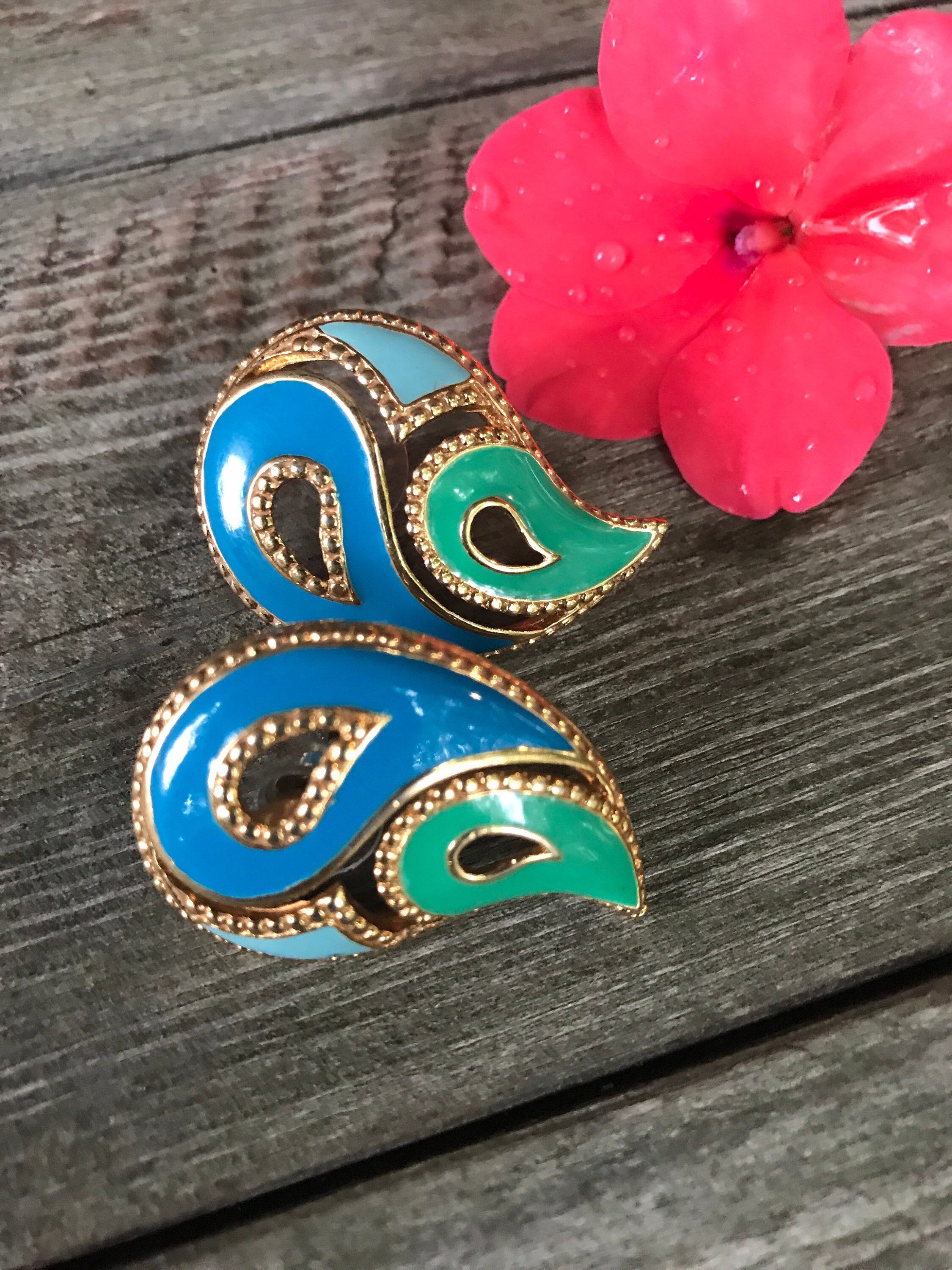 Beautiful Signed Avon Blue Turquoise & Green Enamel on Goldtone PAISLEY ...