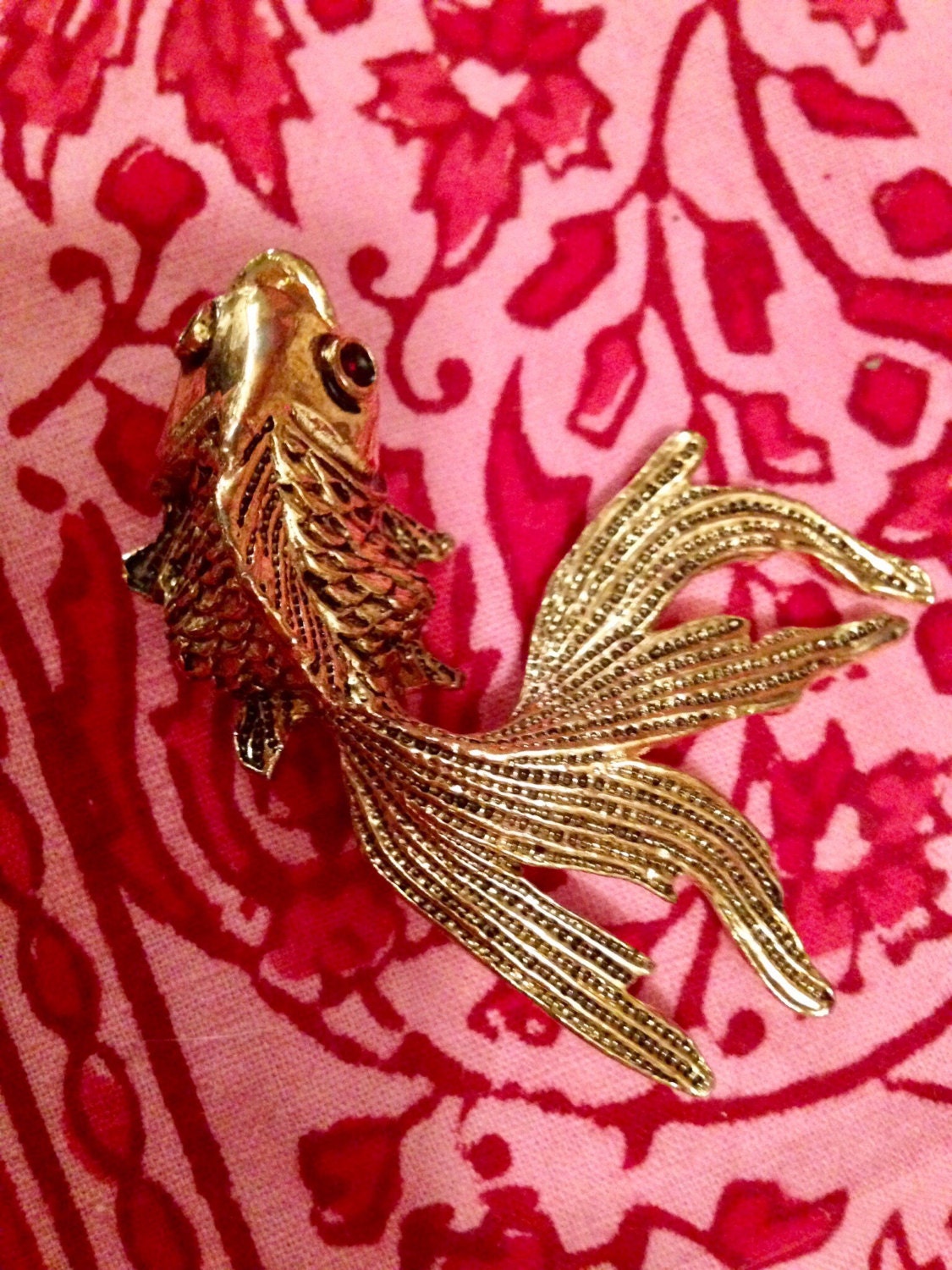 Beautiful auspicious vintage fantailed golden goldfish koi fish brooch pin