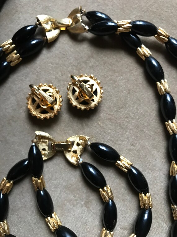 Exotic Black and Gold Crown Trifari Set: Necklace Bra… - Gem