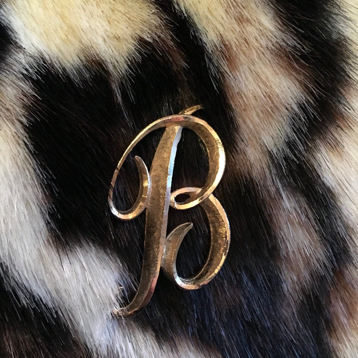 Vintage elegant Goldtone Letter B nitial brooch pin with signed Manselle