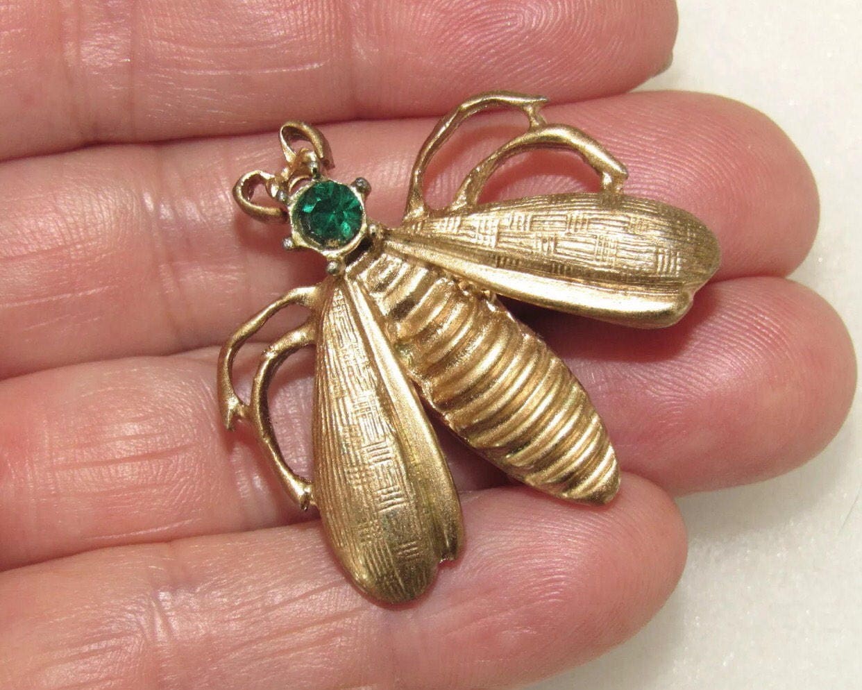 Vintage Brushed Gold Bee Fly Insect Bug Pin Brooch with pretty Emerald ...