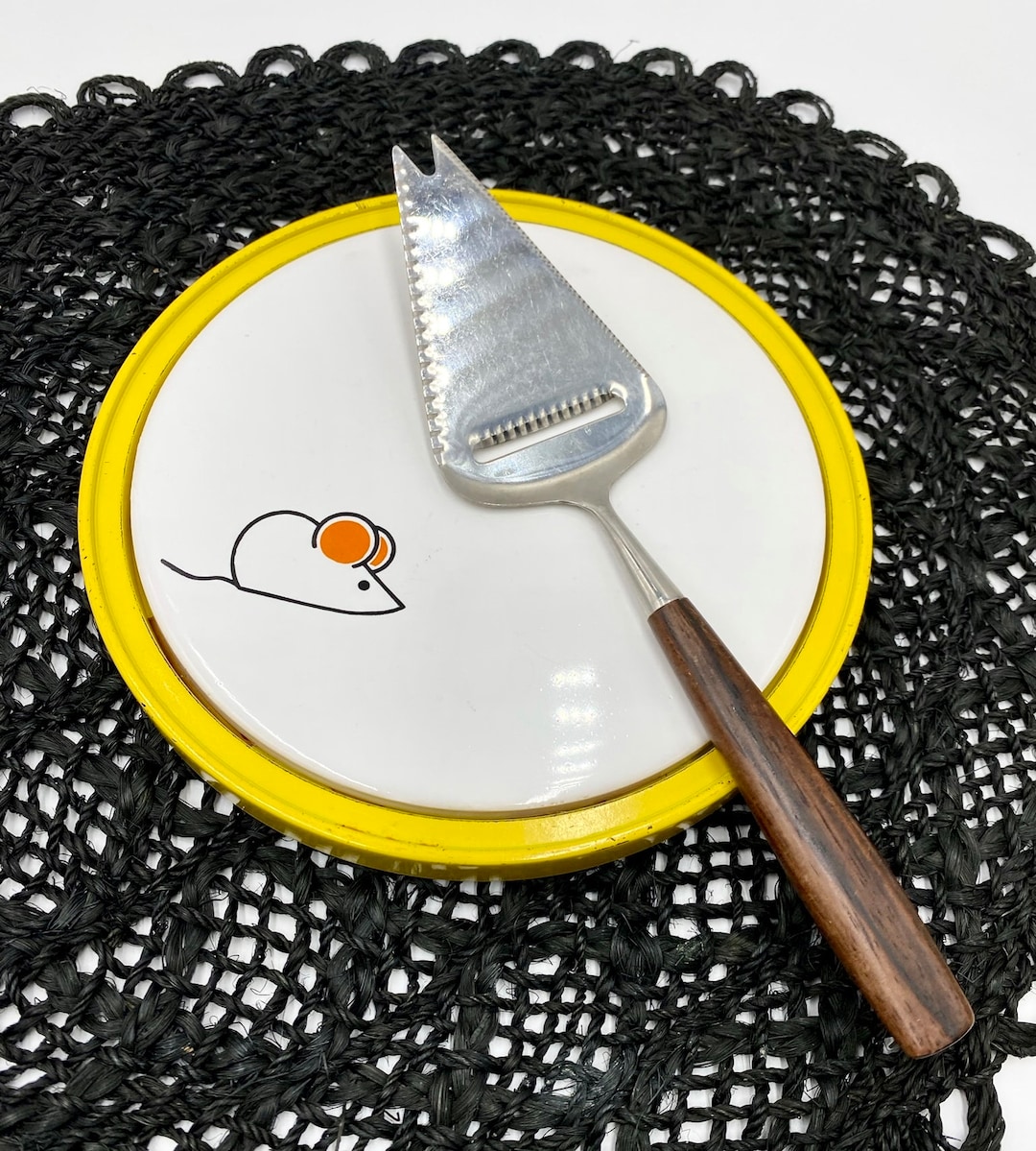 Retro Kitschy Circular Ceramic Tile Trivet | Cute Mouse Graphic ...