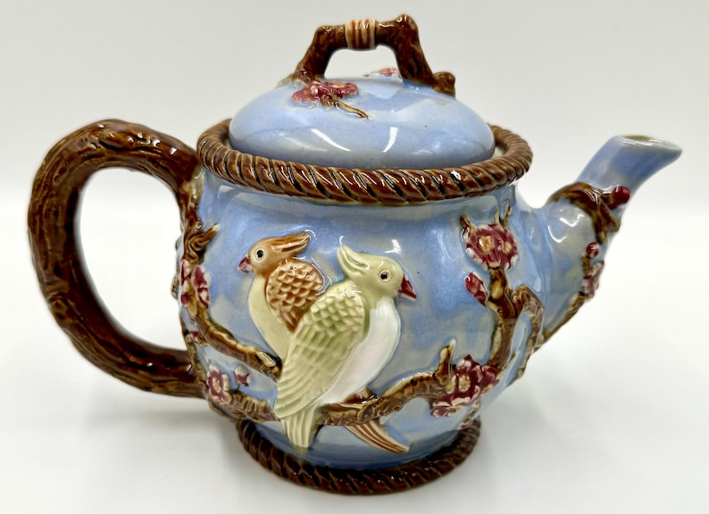 Charming Majolica Style Ceramic Teapot | Dimensional Raised Cockateil ...