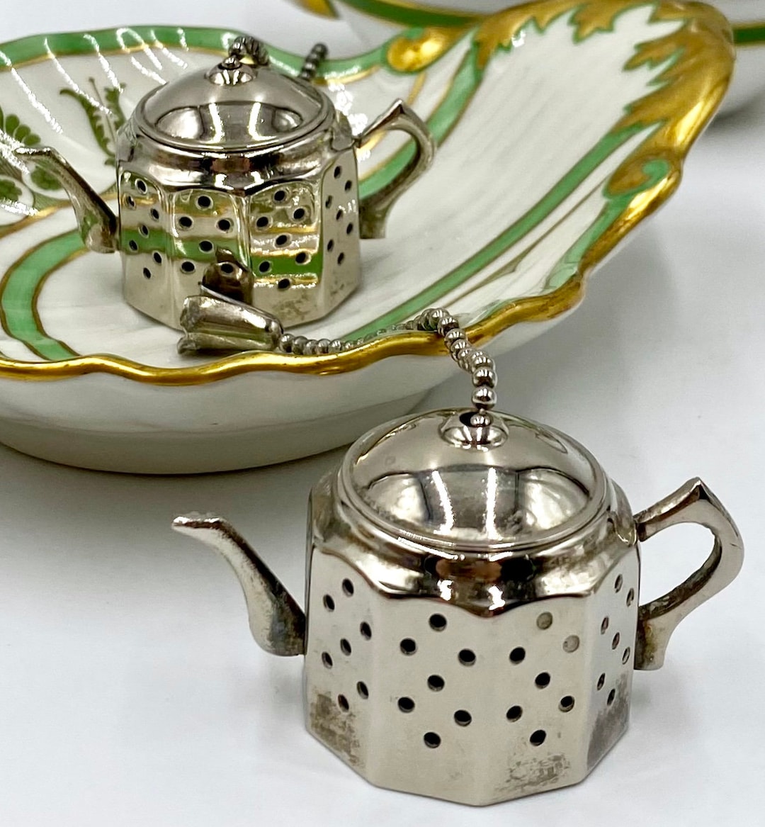 Sweet Vintage Silver Plate Teapot-shaped Tea Strainer | Tea Infuser ...