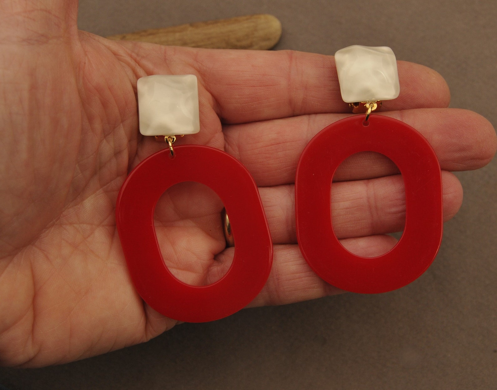 Large Red and Beige Resin Acrylic Mod Earrings, Clip on / Stud Earrings ...