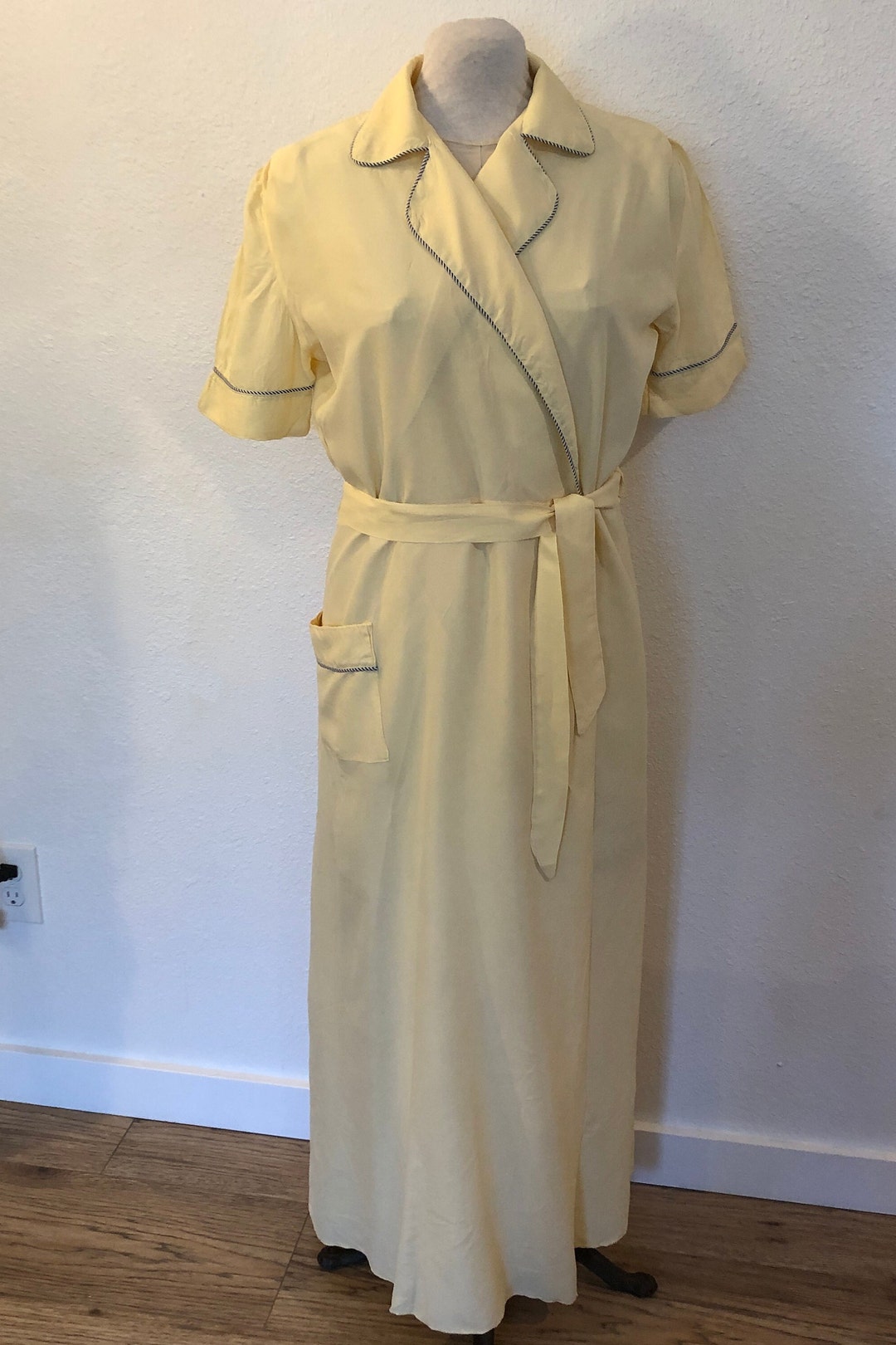 1950s Mid Century Vintage Cold Rayon Butter Yellow Lady's Robe ...