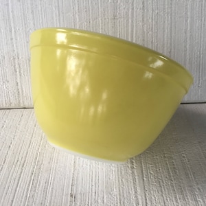 Vintage Yellow Pyrex Nesting Bowl 401, Mid Century Small Mixing Bowl ...