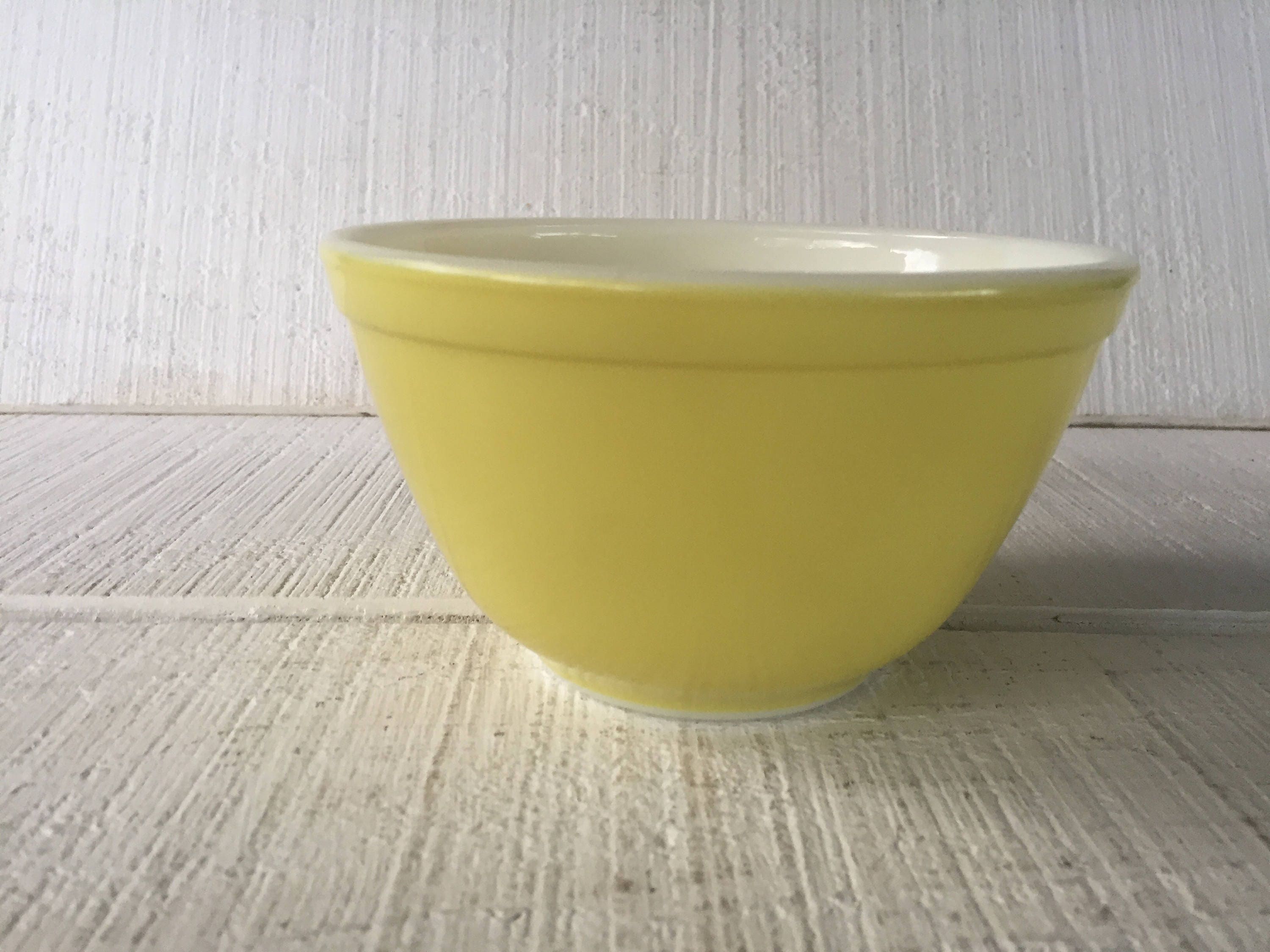 Vintage Yellow Pyrex Nesting bowl 401 Mid century small | Etsy