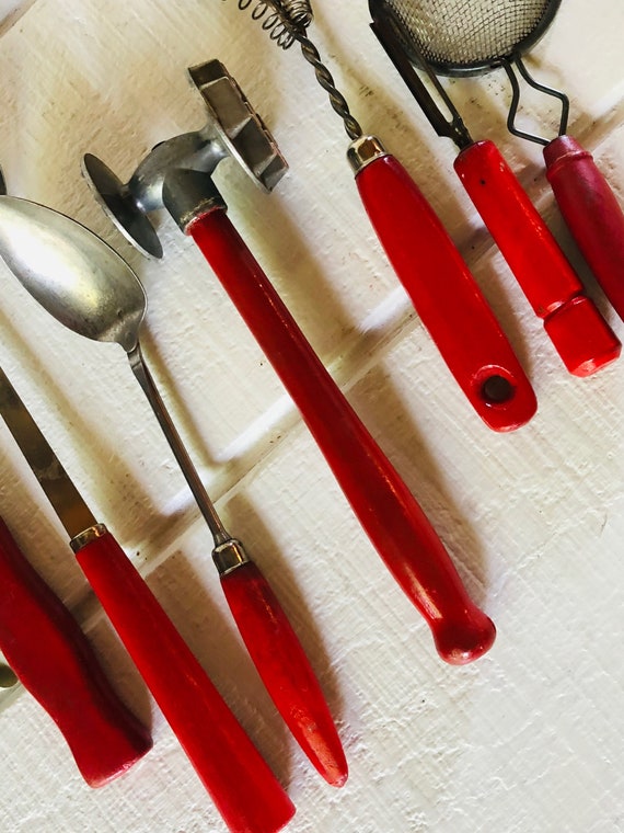 Primitive Red Kitchen