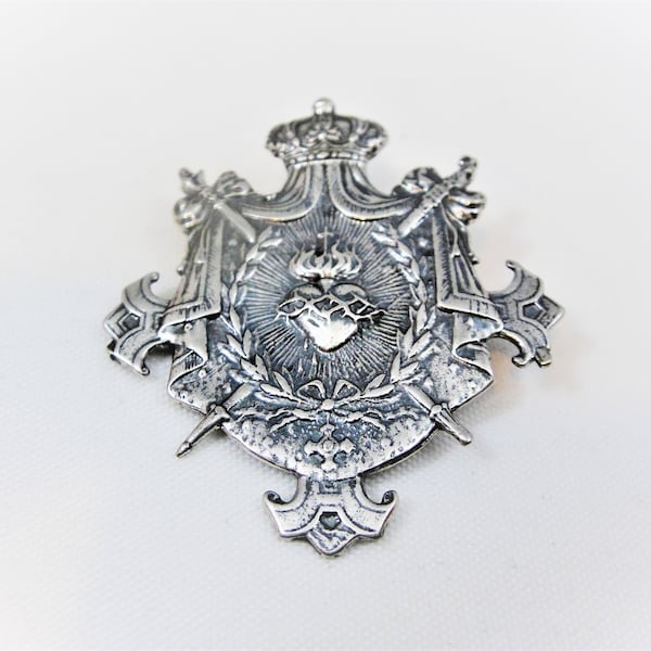 Sacred Heart Necklace - Etsy