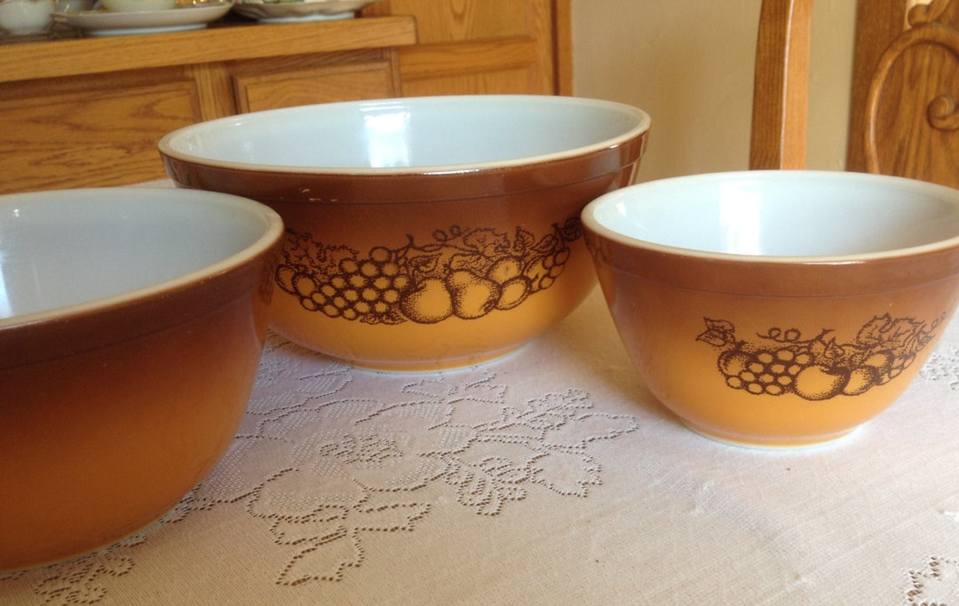 Vintage Set of 3 Nesting Pyrex Fruit Old Orchard Harvest Orange Brown ...