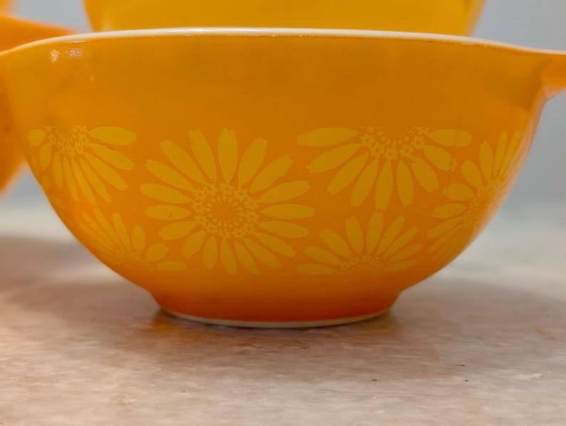 Vintage Pyrex Daisy Cinderella Mixing Bowls – Yellow & Orange | Great ...