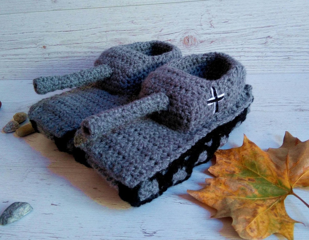 Crochet Tank Slippers Tank Slippers Boyfriend Gifts Panzer Hausschuhe ...