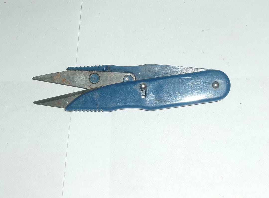 Vintage Unmarked Plastic Hand Cutting Scissors Crafts Paper Hand Tool ...