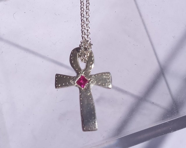 Gemsbygigialonia - Etsy