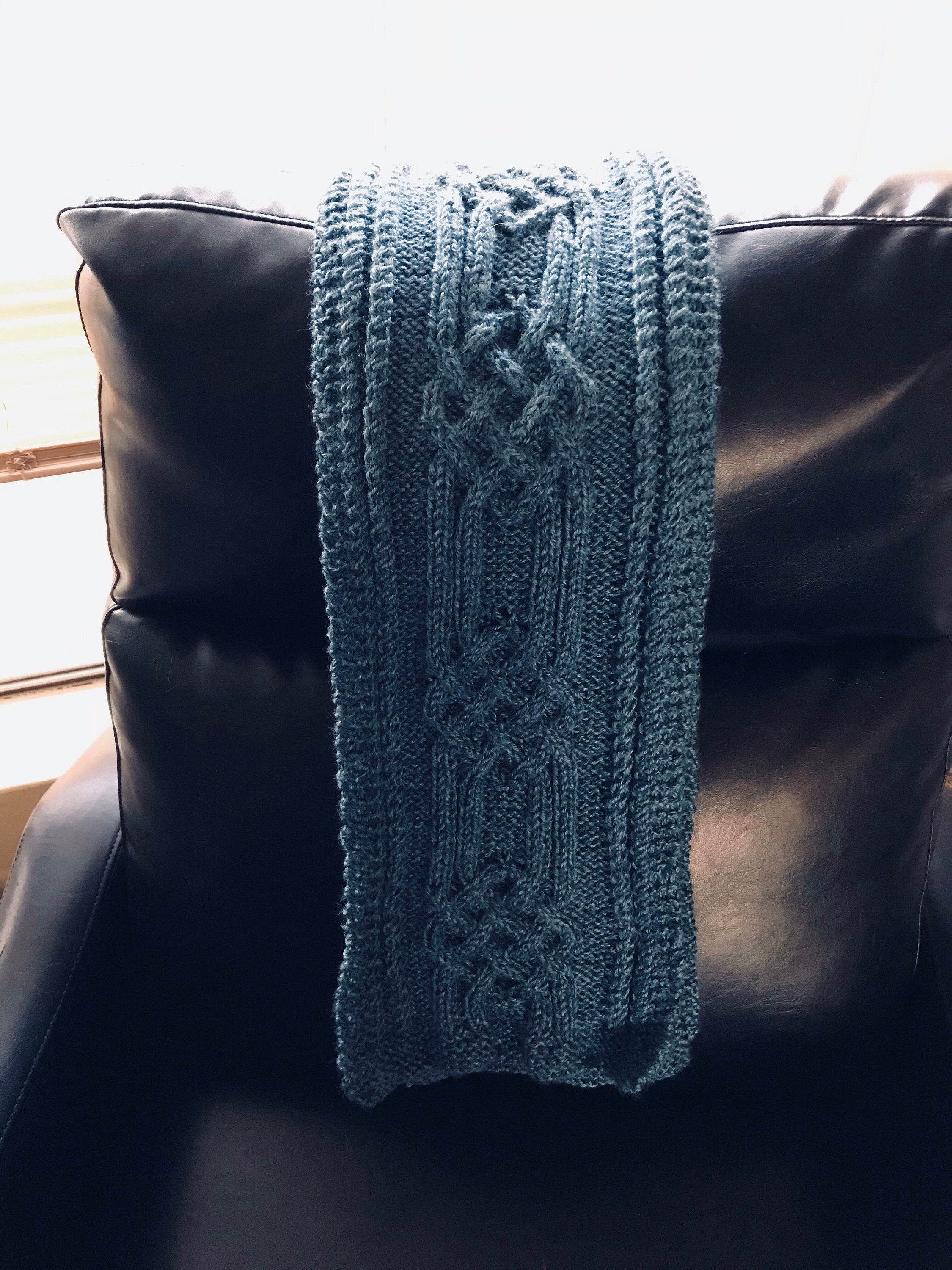 Men’s or women’s long knitted cable scarf