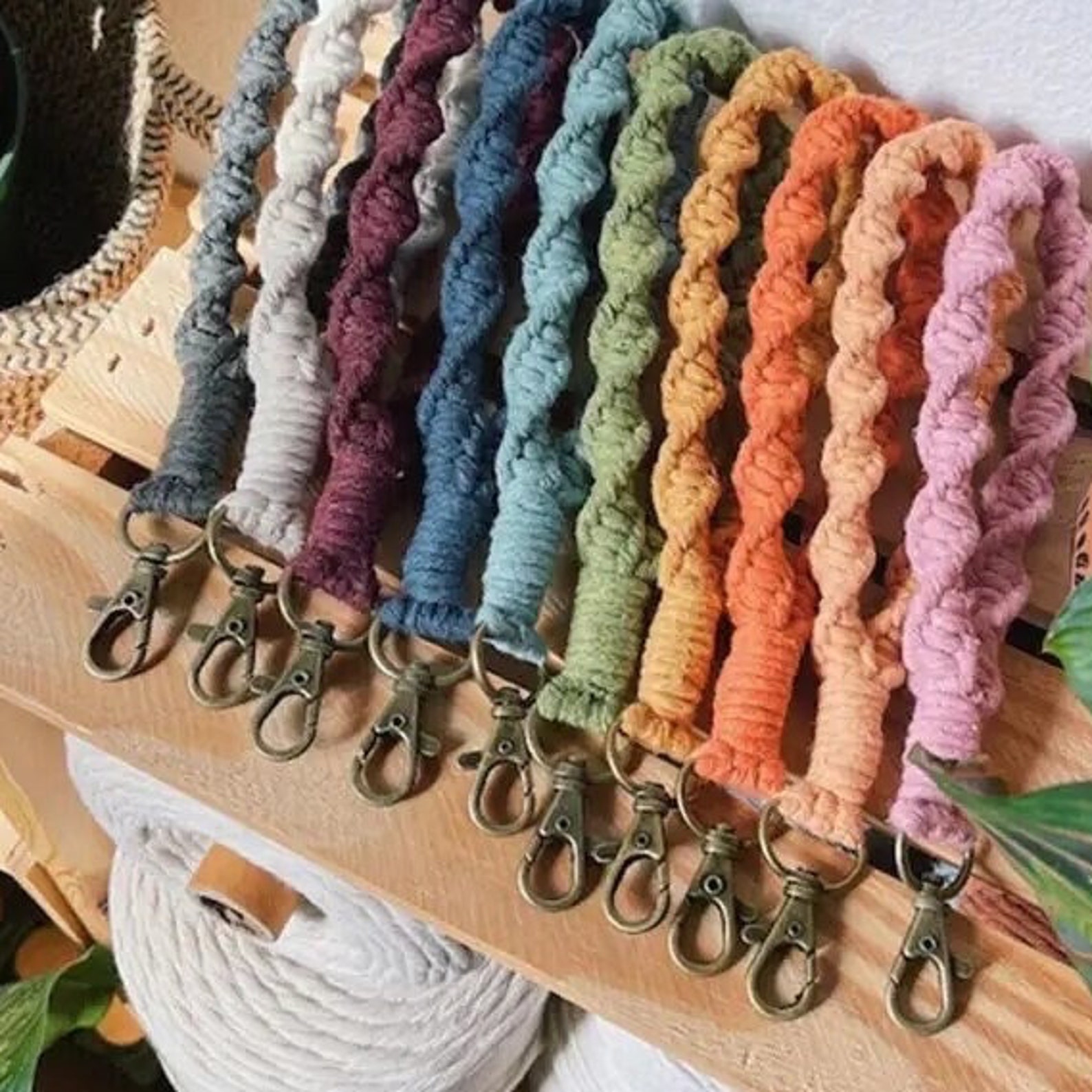 Spiral Twist Macramé Keychain Macramé Wristlet Gift for Women Chunky ...