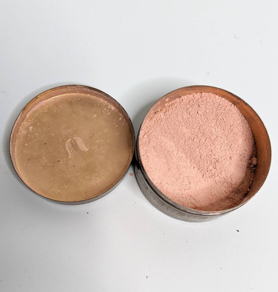 Lyric Softfilm Vintage 50's Face Powder Brass Tin New York Rose Peach ...