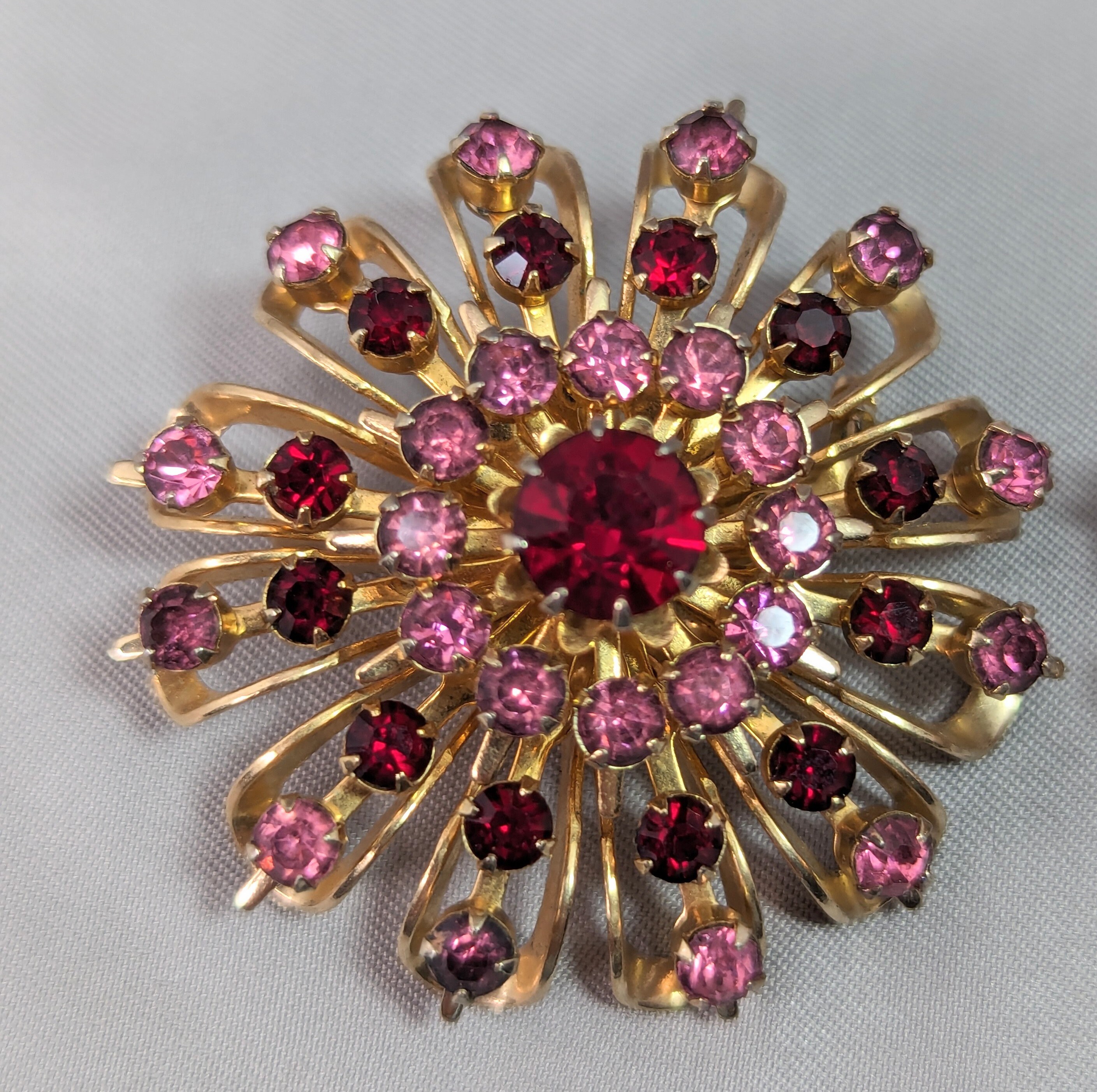 Vintage Coro Brooch Starburst Pink Red Gold Tone Mid Century Modern 50 ...
