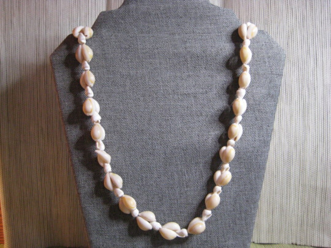Vintage Cowrie Shell Lei - Etsy