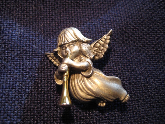 Daria Pewter Angel Pin - Gem