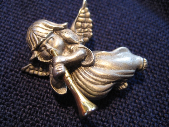 Daria Pewter Angel Pin - Gem