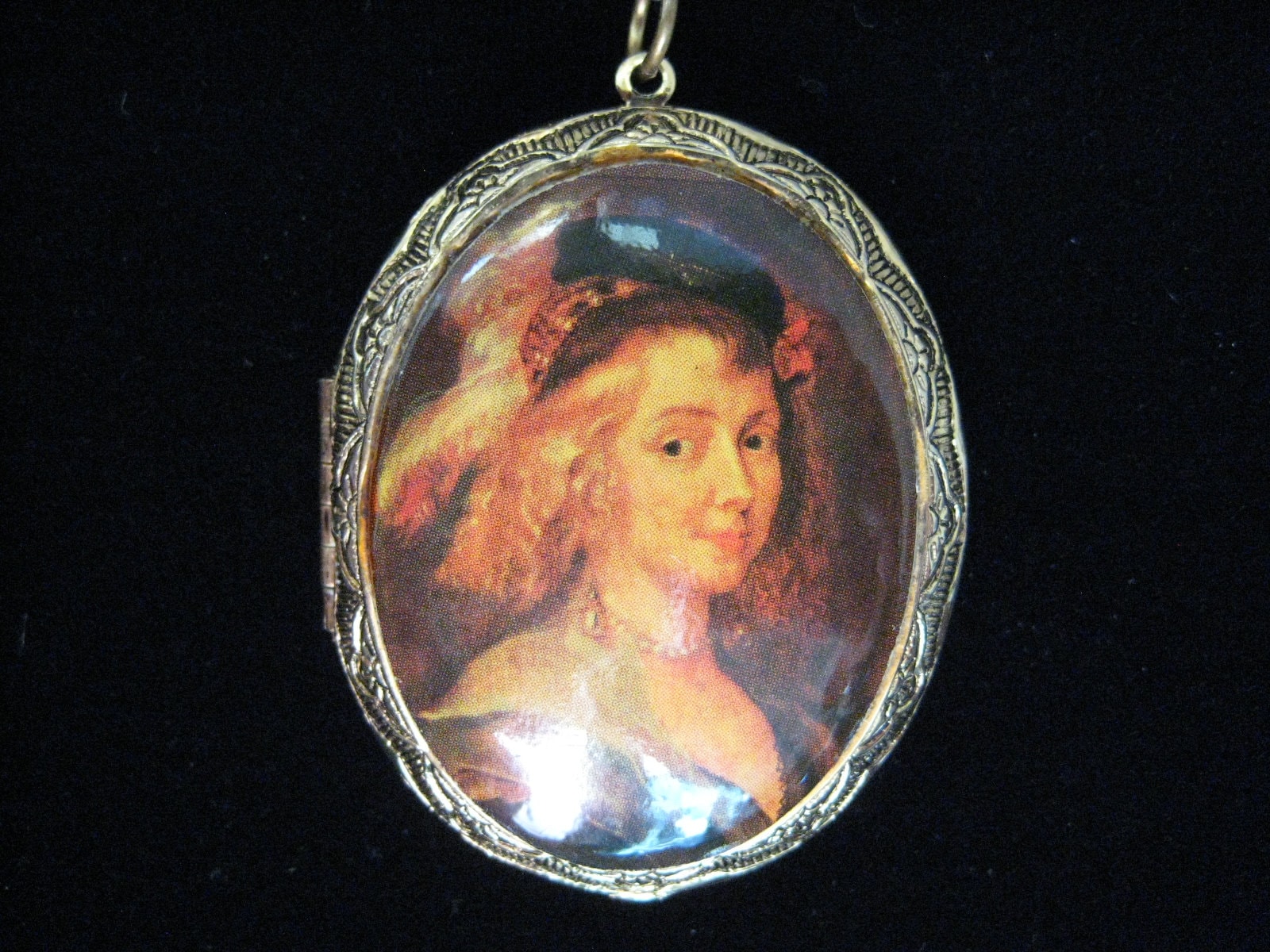 Vintage Locket With a Portrait of a Lady | Etsy