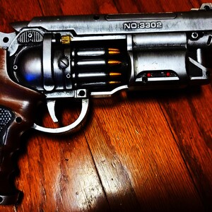 Blade Runner PKD Style Blaster Custom Painted Prop Special Artwork by ...