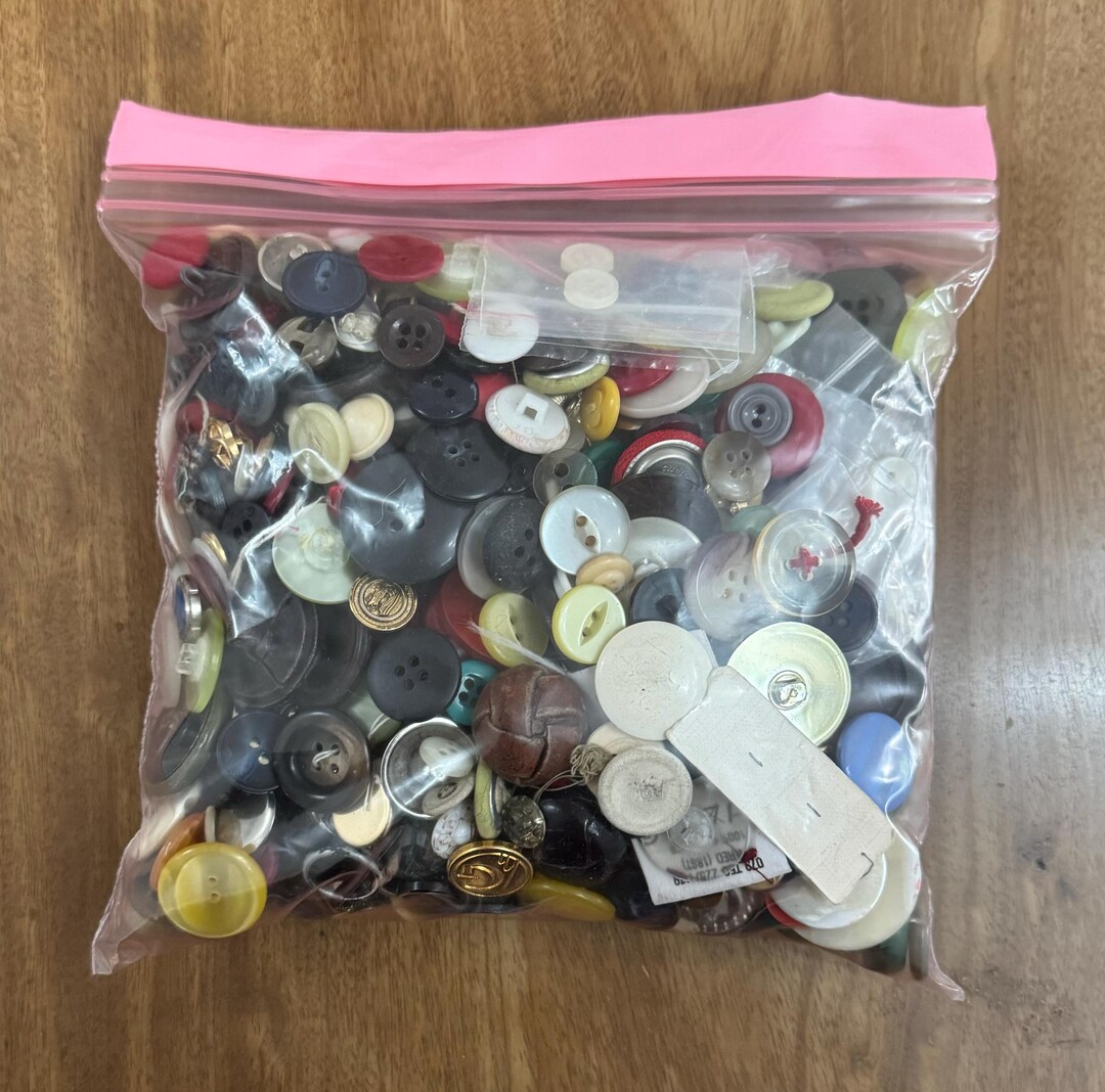 Mixed Bag of Vintage Buttons - Etsy
