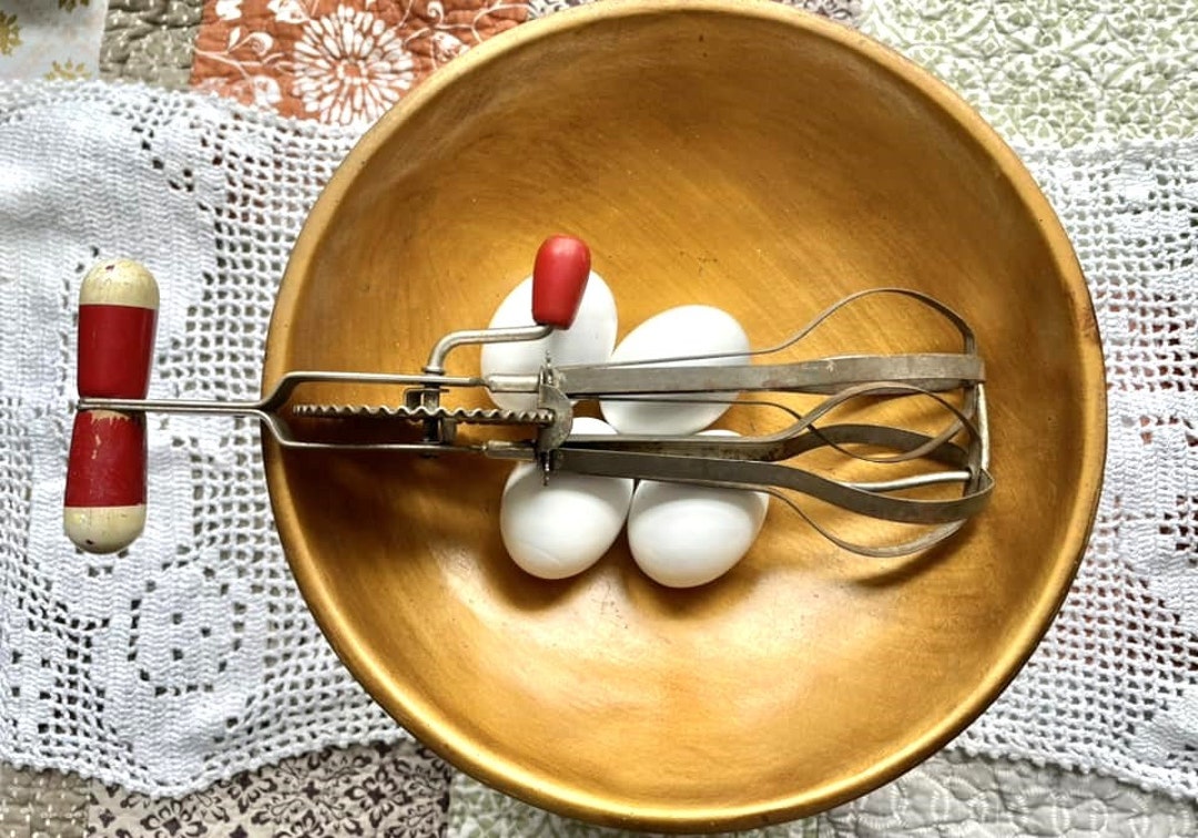 Vintage Mid-century Modern Hand Beater Red and White Wood Handle Baking ...