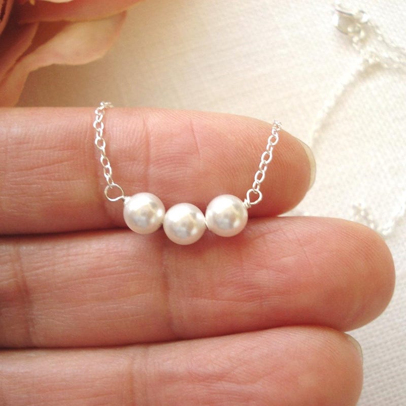 Three Pearl Necklace - Etsy