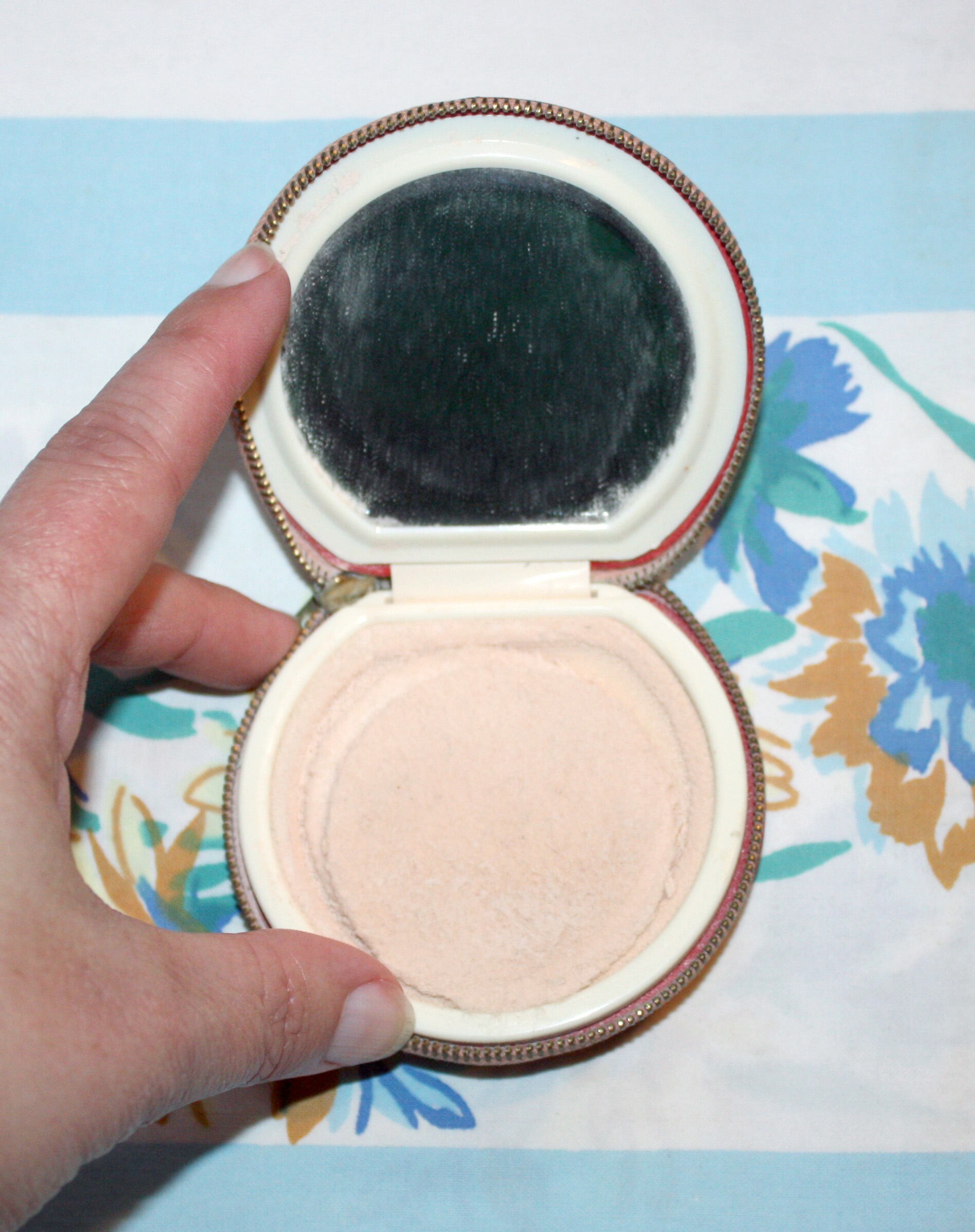 Compact, Make-up Compact, Face Powder, Red Embossed Leather, Leather ...