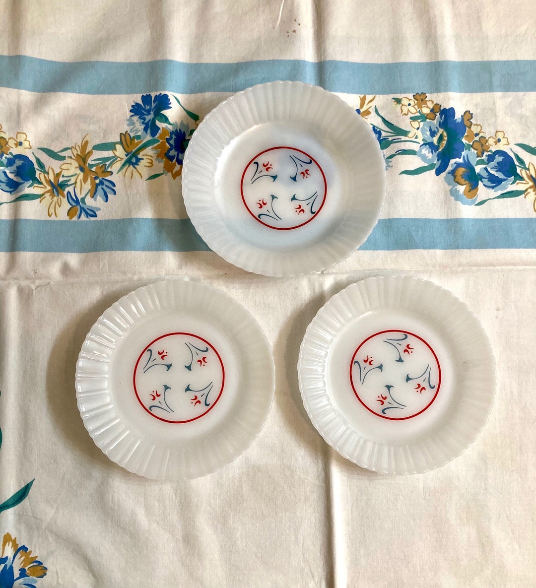 Dessert Plates, Termocrisa Milk Glass dessert Plates, Mexico, set of 3 ...
