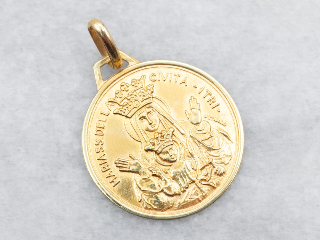 Religious Madonna and Christ Medallion, Yellow Gold Medallion ...