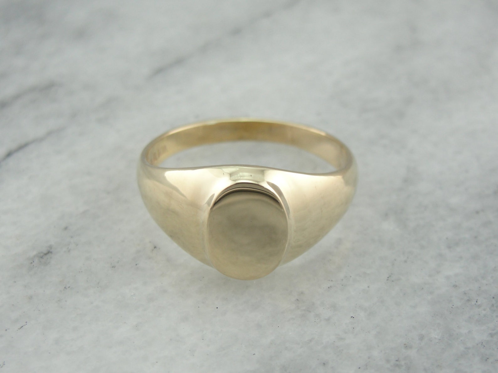 The Most Simple Signet: Vintage Signet Ring Crafted in Yellow - Etsy