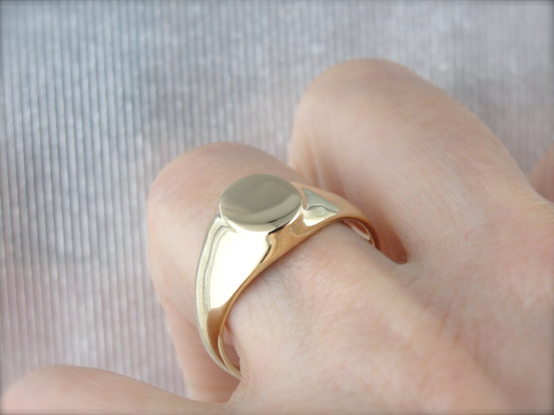 The Most Simple Signet: Vintage Signet Ring Crafted in Yellow - Etsy