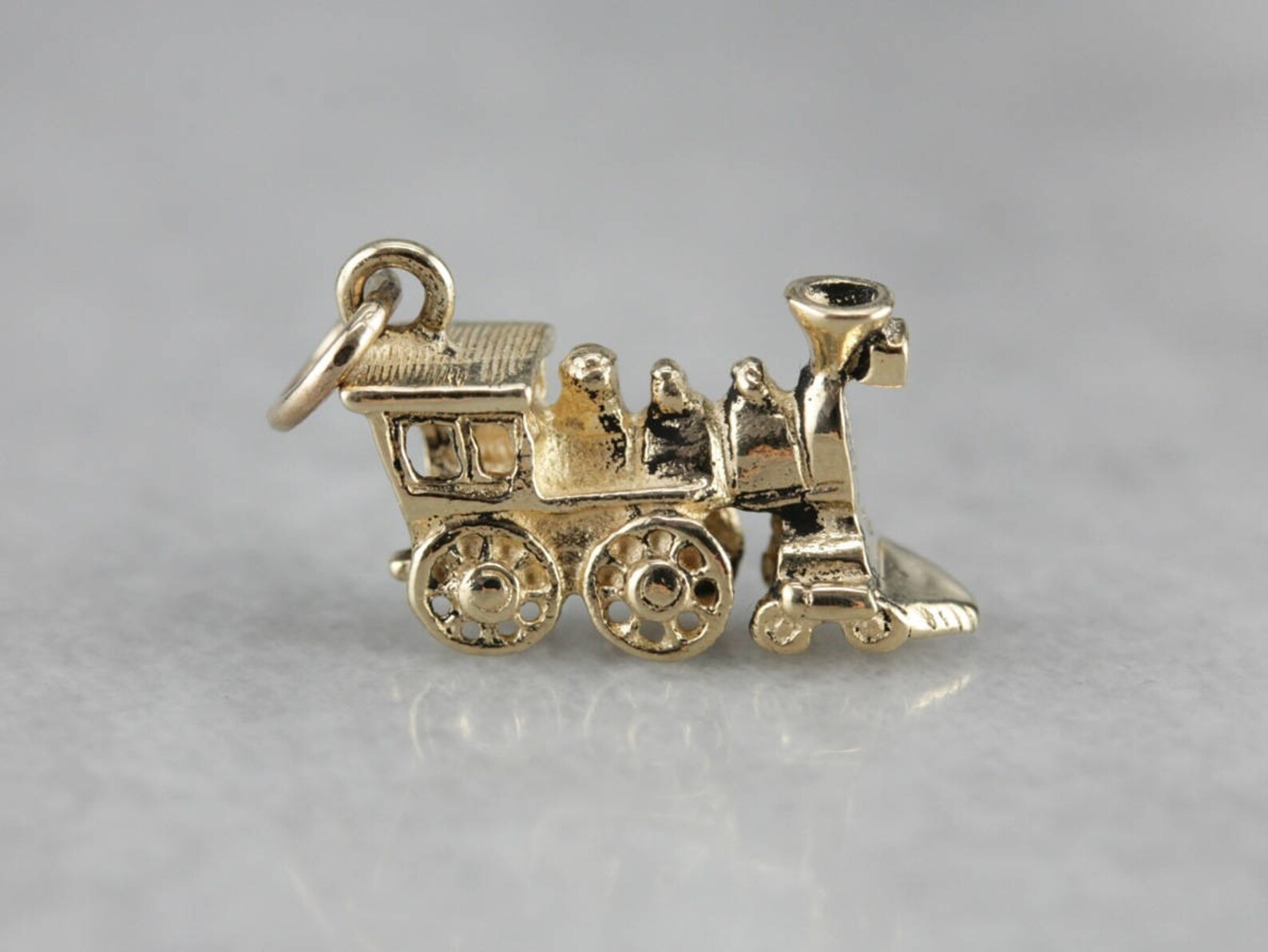 Vintage Train Charm, Yellow Gold Chain, Charm Necklace UU4MYXMJ - Etsy