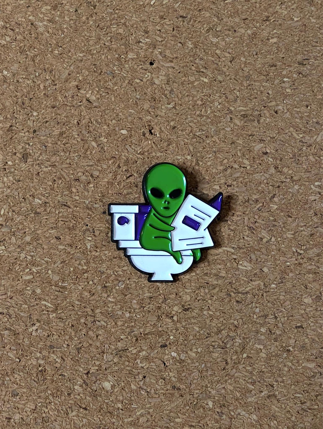 Alien on Toilet Enamel Pin - Etsy