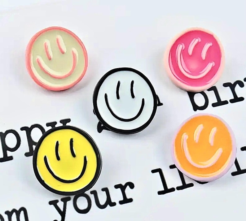 Classic Smiley Face Emoji Brooch - Etsy