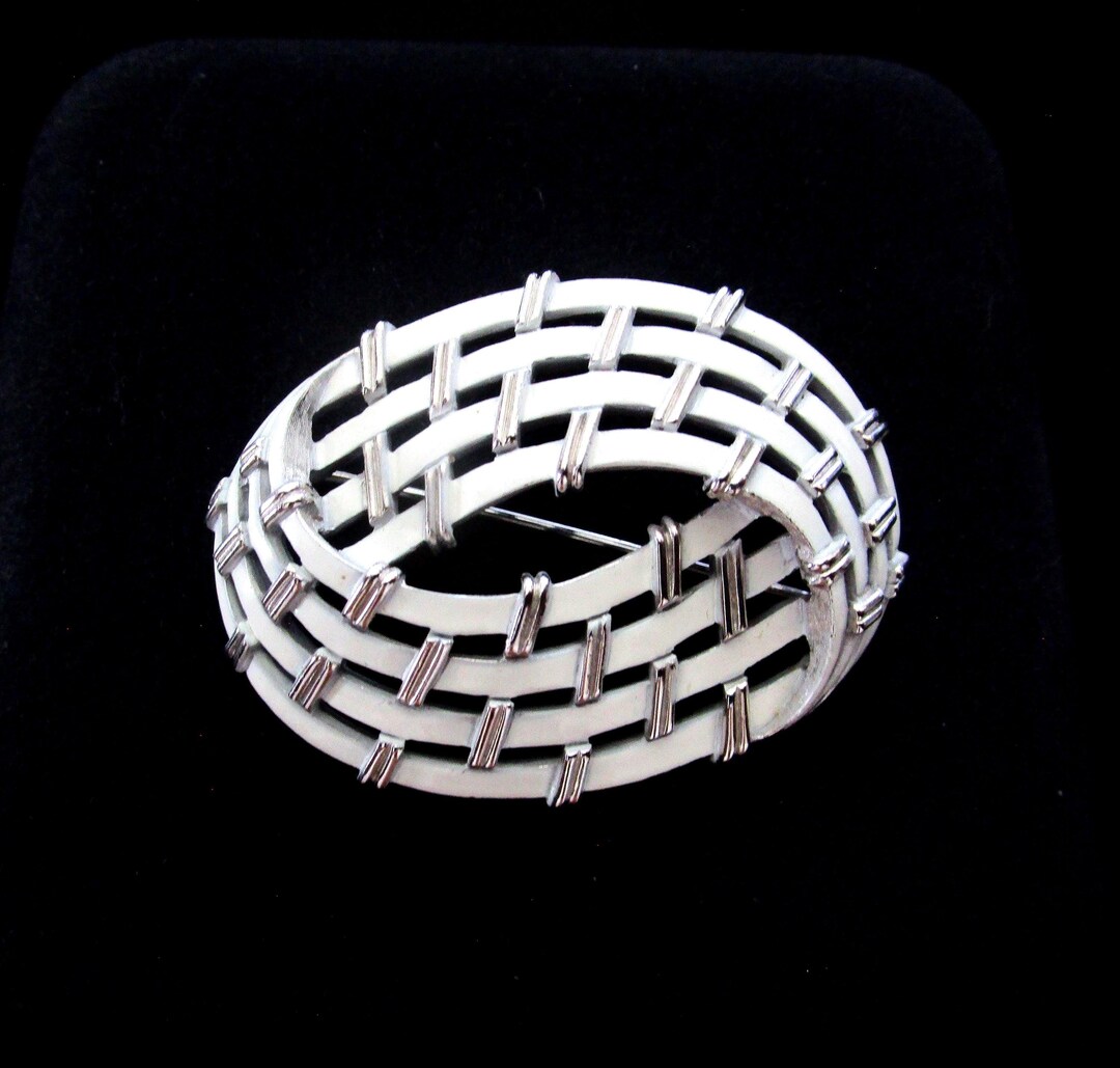 Crown Trifari Basket Weave Brooch / Oval Gold Tone Pin - Etsy