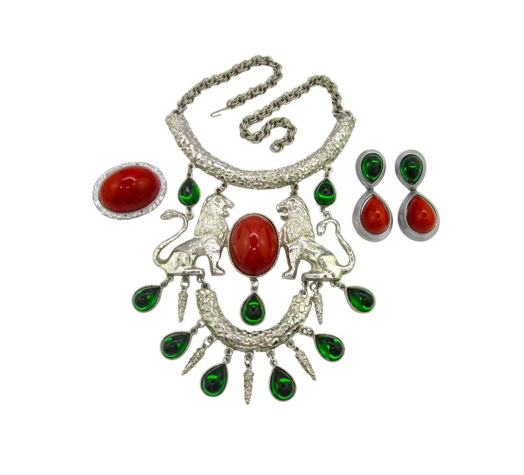 Donald Stannard Twin Lions Set/large Lucite Mocha Red Oval Cabochons ...