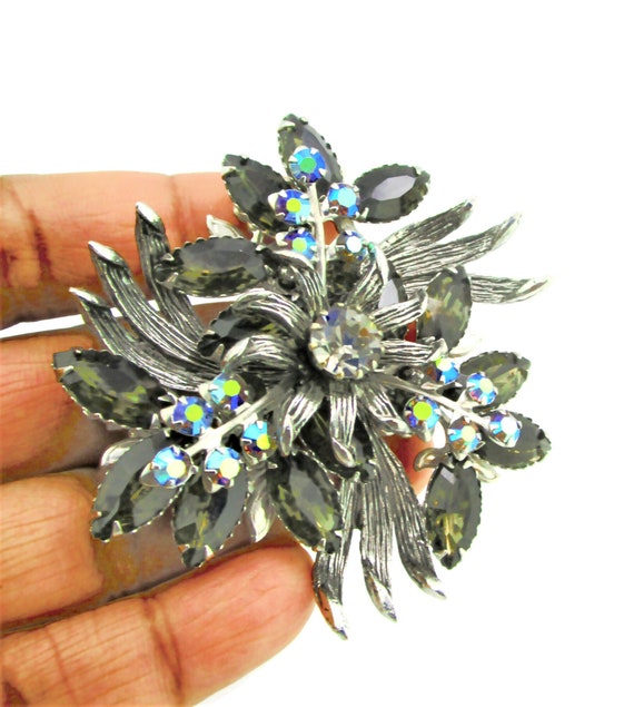 Selini Style Black Diamonds Flower Brooch/ Greenish G… - Gem