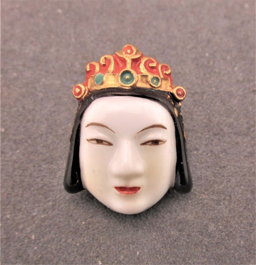トシカネ Toshikane KISHOTEN Button/shinto Goddess of Happiness and Beauty ...