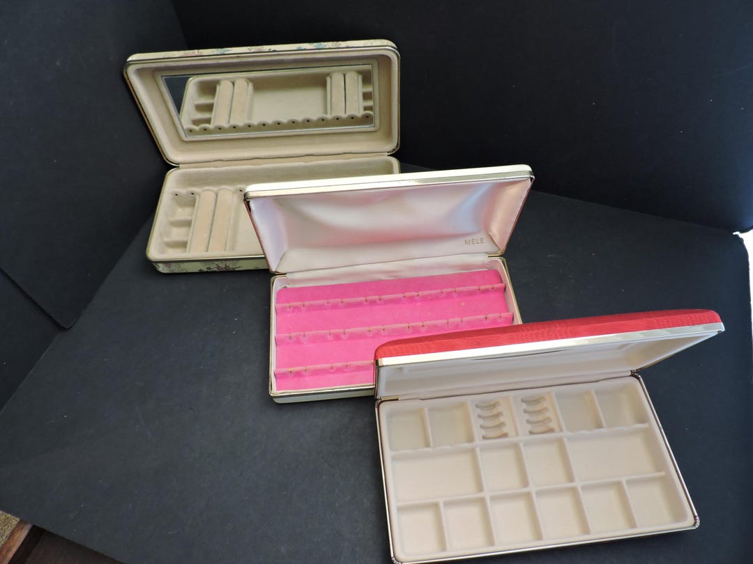 Vintage Clamshell Jewelry Box With Multiple Earring and Ring ...