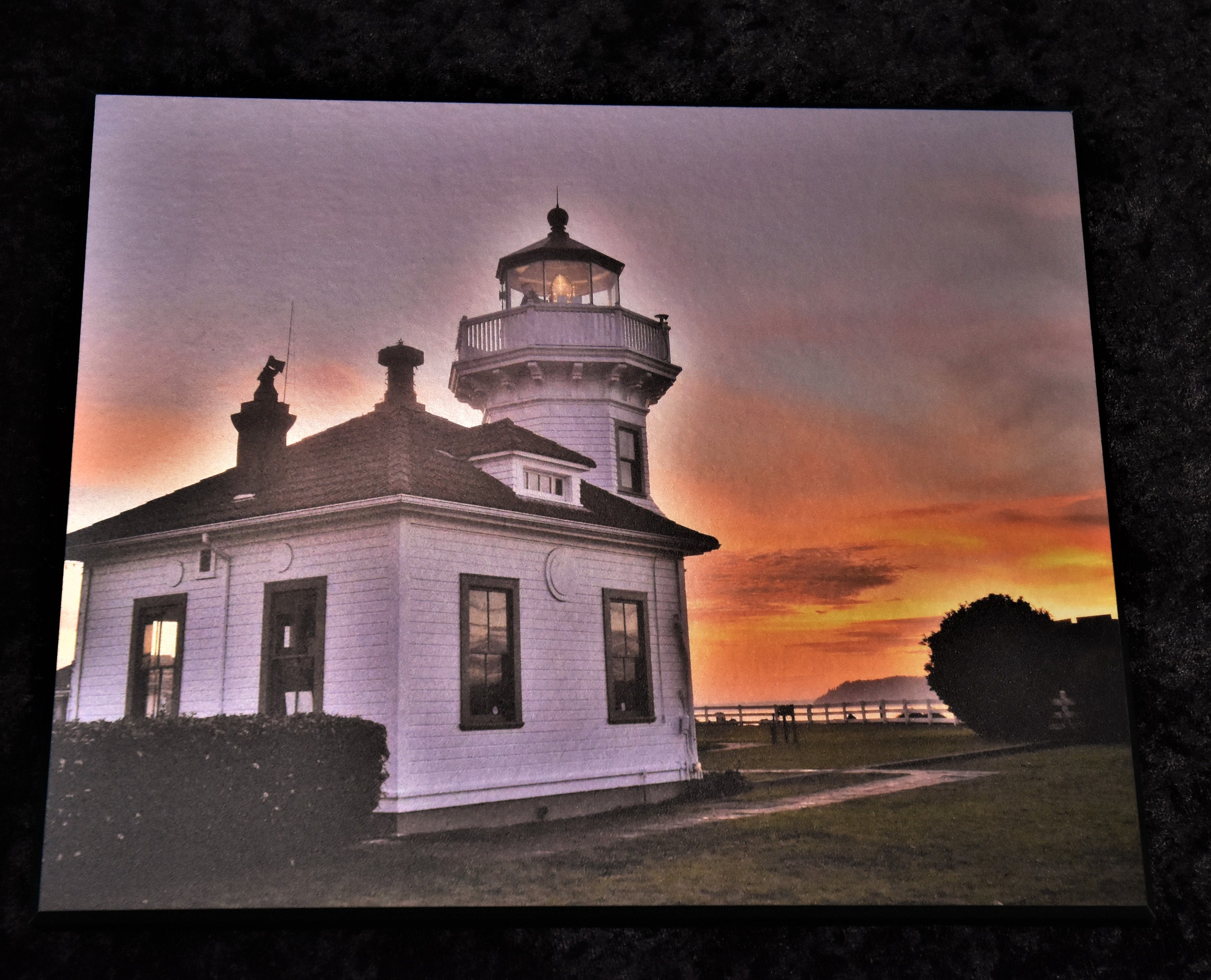 Lighthouse Dark Trim