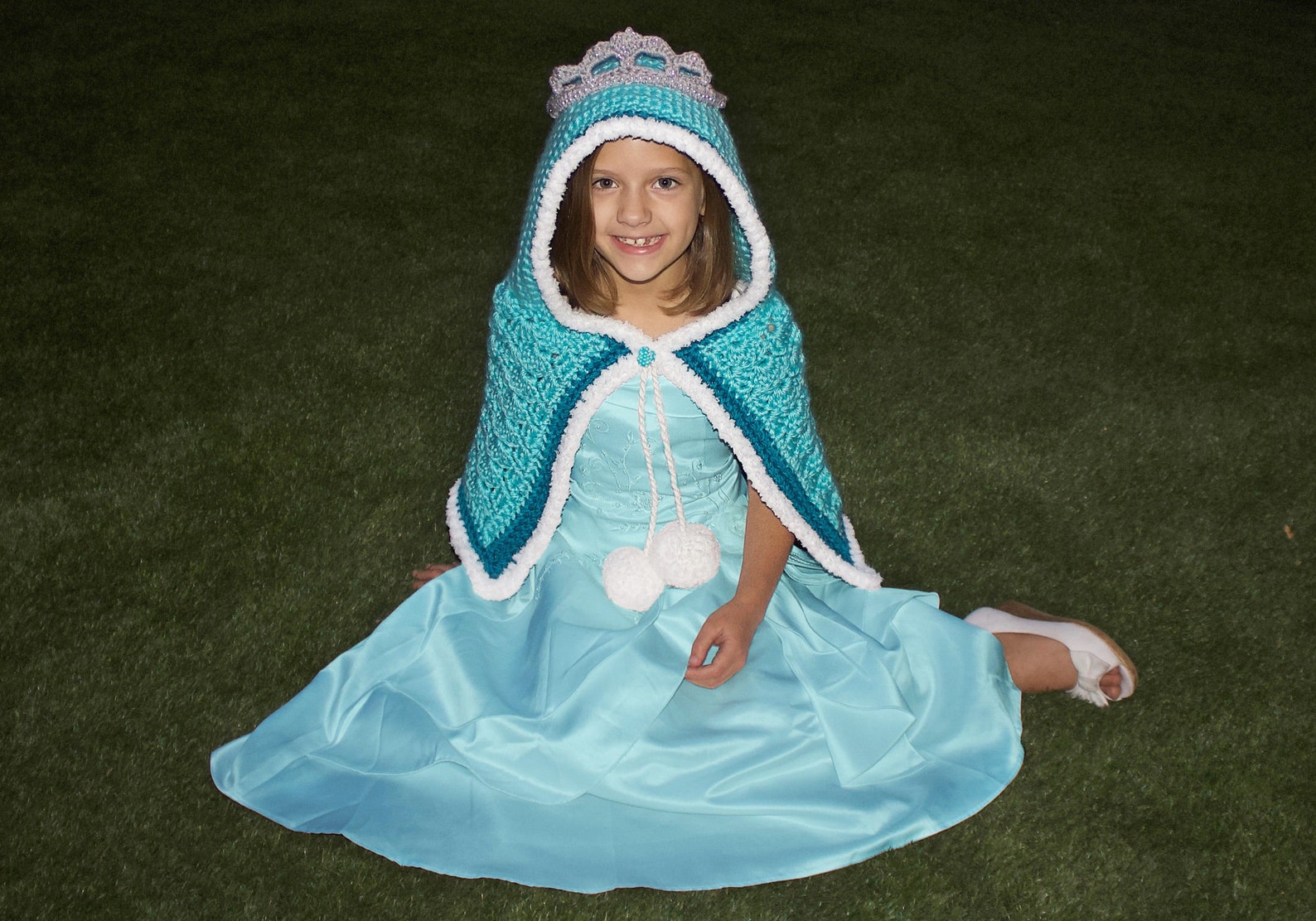 Crochet Princess Blanket Pattern. Beautiful Hooded Queen Afghan ...