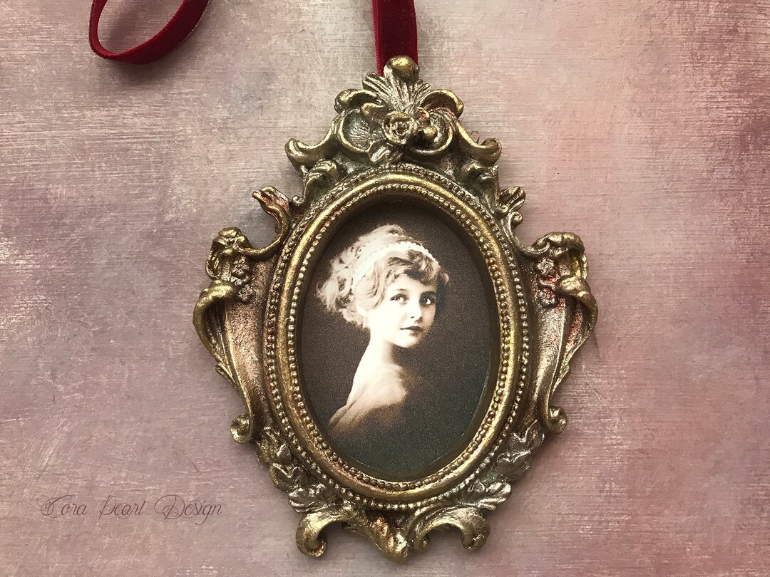 Ornate Gold Frame Baroque Hanging Decoration With Velvet Ribbon ...